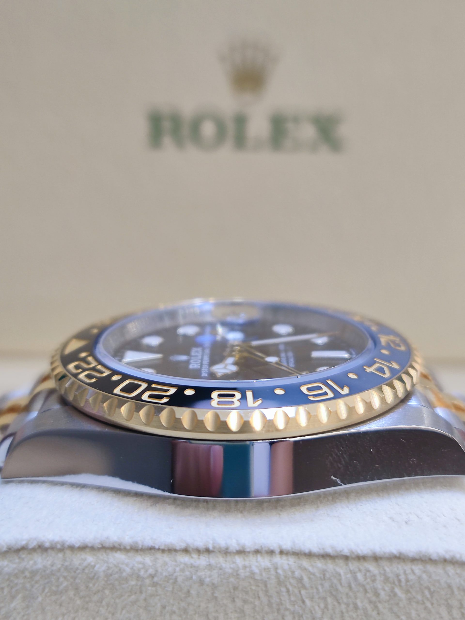 (B2602) ROLEX GMT MASTER II 40MM TWO TONE YELLOW GOLD BLAK DIAL ...