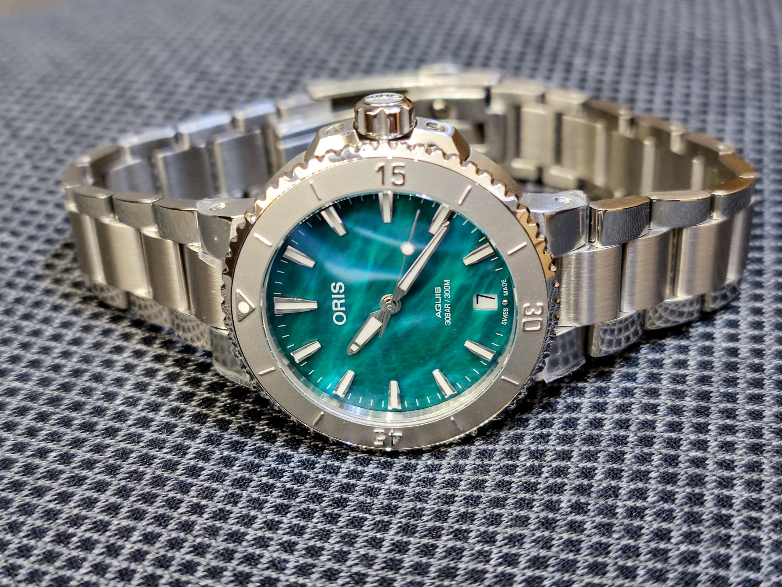 ORIS AQUIS X BRACENET SPECIAL EDITION 733 7770 4137 GREEN DIAL (NEW) - Hang Thai Watch